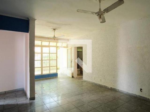 Casa à Venda Vila Esperança, 3 Quartos, 200 m² São Paulo