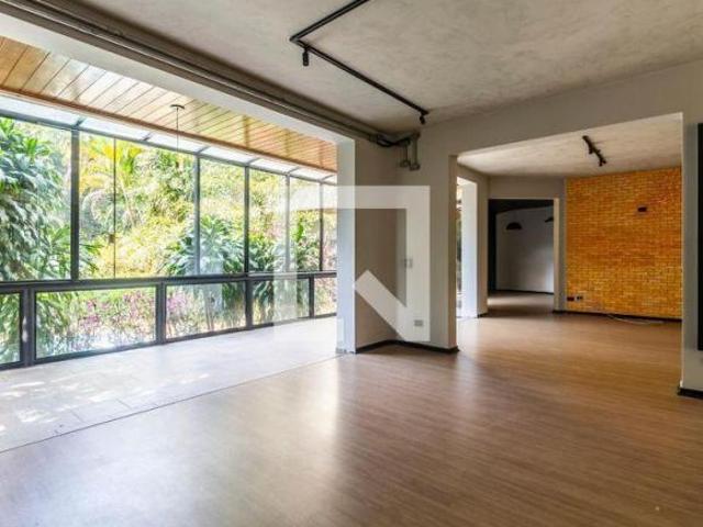 Casa à Venda Vila Madalena, 6 Quartos, 900 m² São Paulo