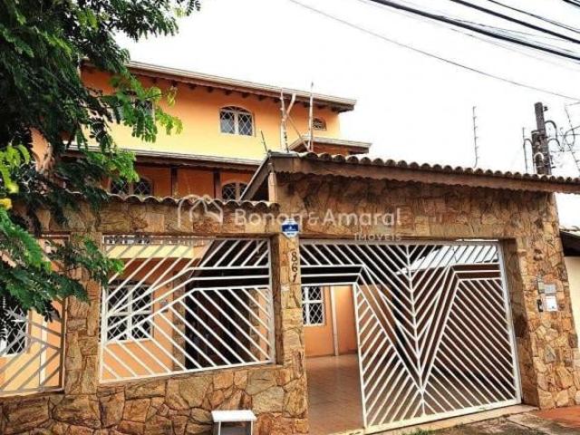 Casa a venda Vila Nogueira 6 quartos, 3 suítes, ar condicionado, quintal gramado