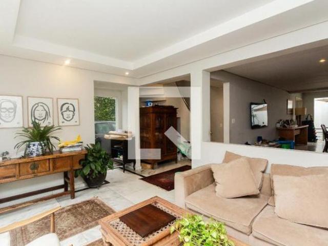 Casa à Venda Vila Nova Conceição, 3 Quartos, 200 m2