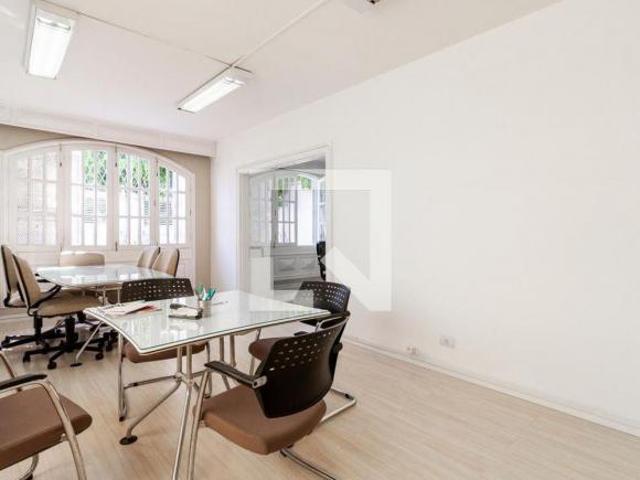 Casa à Venda Vila Nova Conceição, 3 Quartos, 270 m2