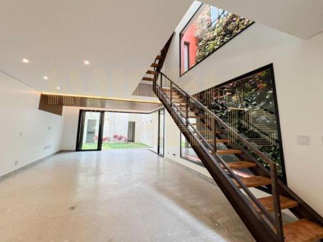 Casa à Venda | Vila Nova Conceição | 4 suítes