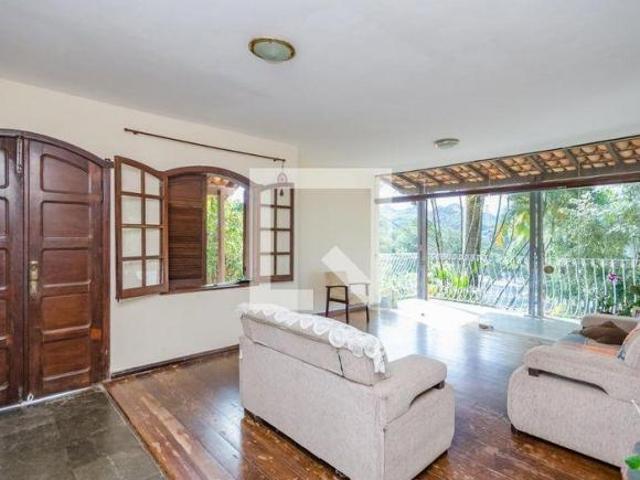 Casa à Venda Ville de Montagne, 3 Quartos, 1000 m² Nova Lima