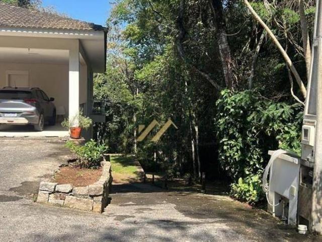 CASA À VENDA/LOCAÇÃO 3 SUÍTES 493m² A.C, 5.328m² A.T R$ 2.665.000,00/ R$ 10.000,00 CONDOMÍNI