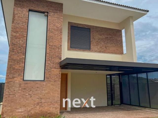 Casa a venda/locação com 3 suítes em Sousas