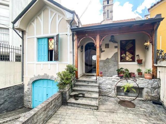 Casa a venda/locação de 280m2 com tombamento histórico e arquitetônico no Morro dos Ingleses