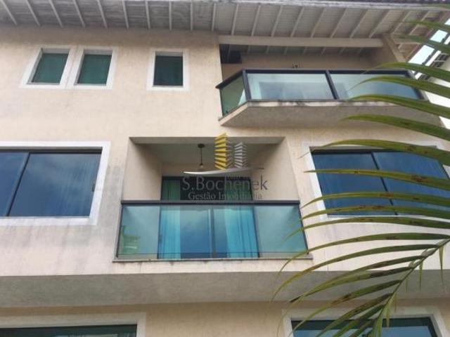 Casa a venda/locação em Alphaville, com 3 suítes, piscina e salão de festas