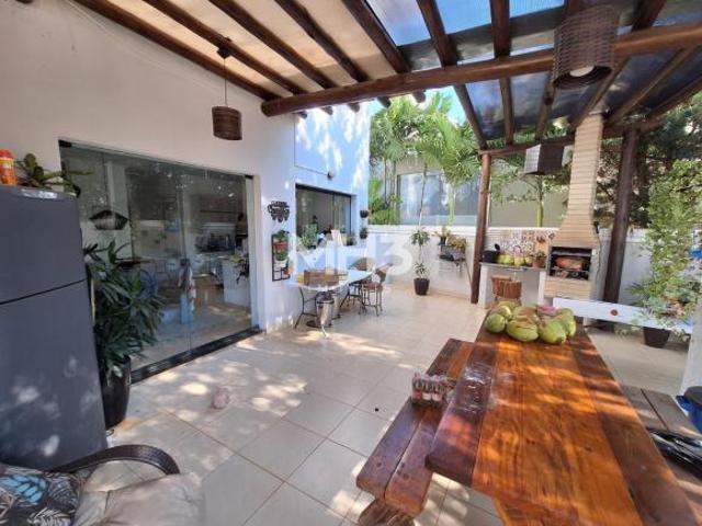 Casa à venda\locação no Cond. Estância Paraíso, at.500m², ac.295m² em Campinas