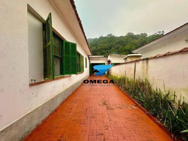 Casa abaixo do valor de mercado na Praia das Pitangueiras no Guarujá | Omega Imóveis