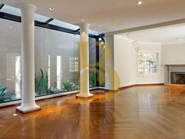 Casa aconchegante á venda com 270m², 04 dormitórios e 02 vagas no Jardim América