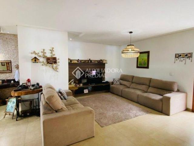 Casa aconchegante à venda com varanda e vista para a represa Bairro Fincos SBC