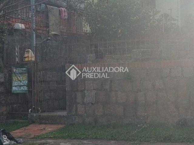 Casa aconchegante à venda com amplo pátio no bairro Nossa Senhora das Graças!