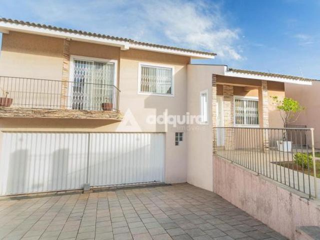 Casa aconchegante com lindo quintal, churrasqueira e pergolado, 180m² de casa e 495m² de terreno à v