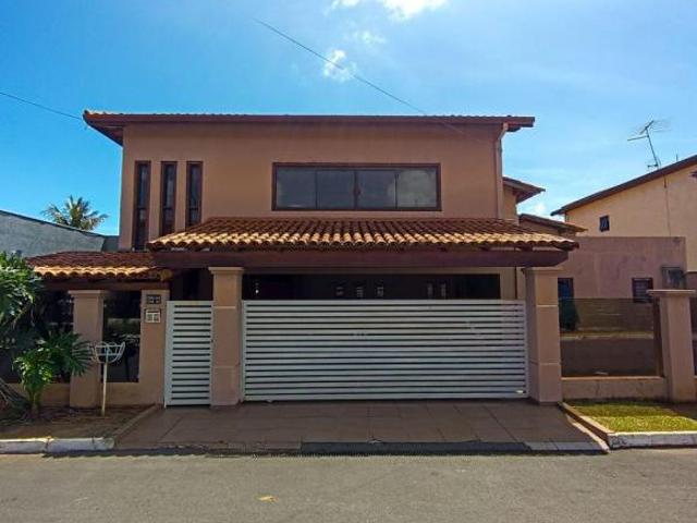 Casa aconchegante com total conforto, segurança e HABITE SE em Condomínio fechado