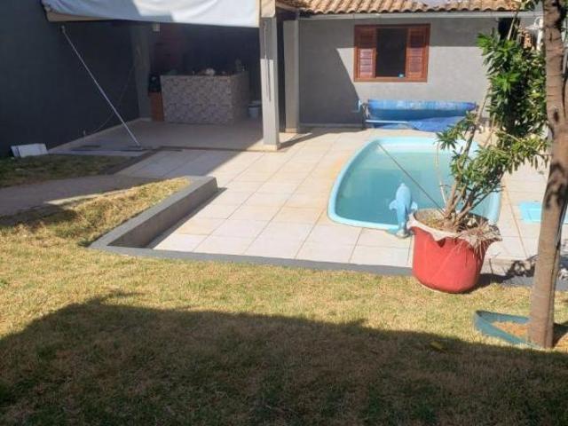 Casa aconchegante de 02 quartos 1 suite com cozinha funcional, sala, churrasqueira e piscina Oport!