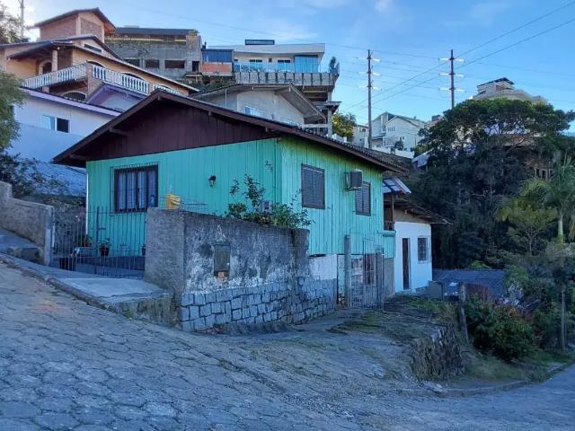 Casa Aconchegante de 2 Quartos no Bairro Roçado – Excelente Localização em São José!