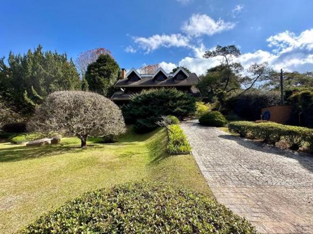 Casa aconchegante e deslumbrante à venda em Campos do Jordão