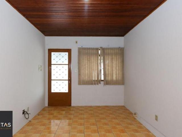 Casa aconchegante em condomínio com 2 dormitórios, no condomínio no Bairro Igara