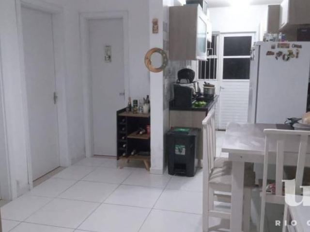 Casa aconchegante em condomínio, perfeita para quem busca conforto, segurança e praticidade no dia a