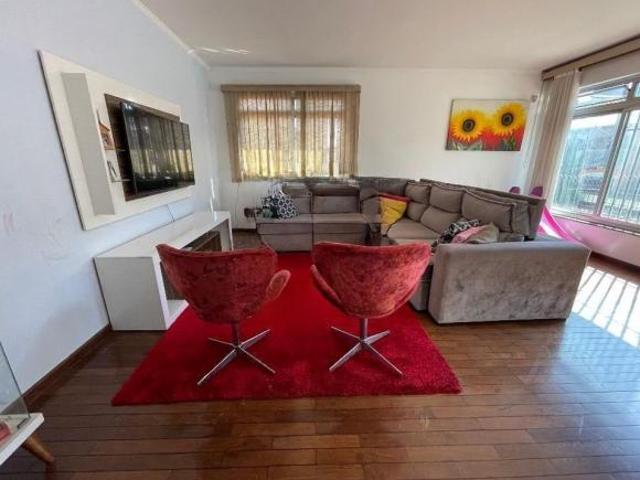 Casa Aconchegante em Jardim Pinheiros com 276 m²!