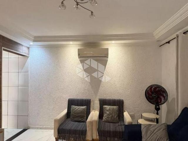 Casa Aconchegante na Vila União | 2 Dormitórios | 2 Vagas | Espaço com Churrasqueira
