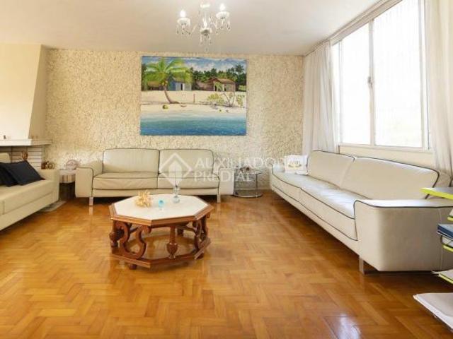 CASA ACONCHEGANTE PRÓXIMA AO FARROUPILHA!