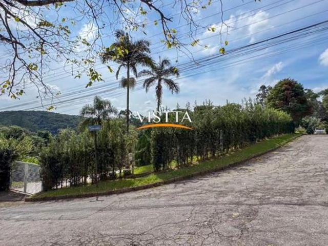 Casa Acolhedora com terreno amplo e Lazer completo