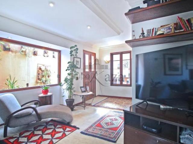 Casa Aclimação 3 Dormitórios 200m²