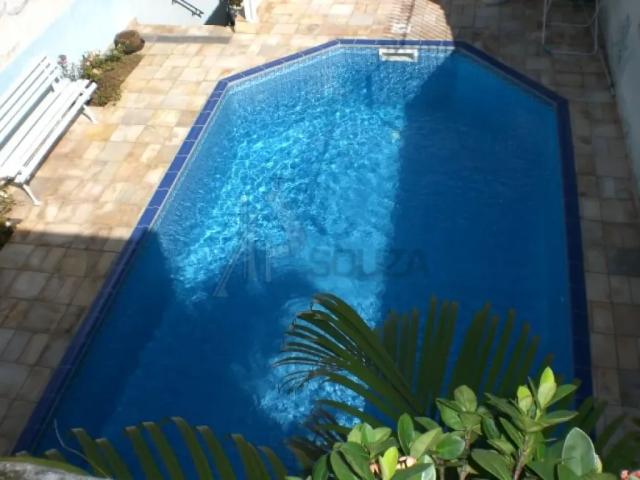 Casa Agua Fria para venda 235 m² 3 suítes, quintal, piscina, ofurô, churrasqueira, 4 vagas