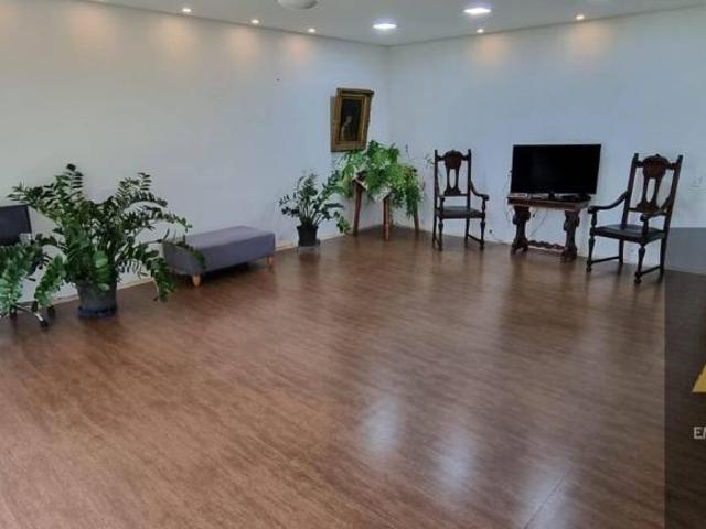 CASA ALPHAVILLE COM 3 SUÍTES, ÓTIMA LOCALIZAÇÃO EM UM EXCELENTE CONDOMÍNIO