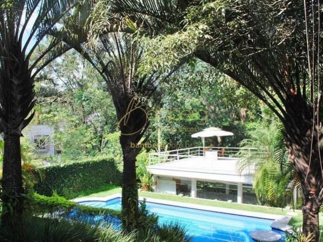 Casa Alto da Boa Vista, 4 suítes, ampla área externa, piscina, salão de festas, linda vista!