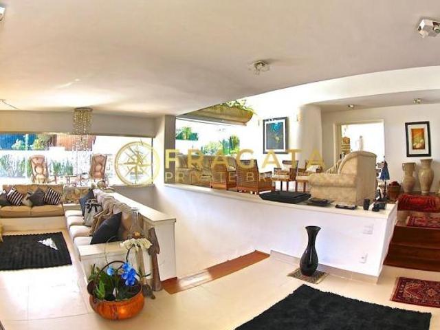 Casa Alto de Pinheiros à Venda com 4 Dormitórios, Piscina, Sauna e 4 Vagas 594 m² de Terreno
