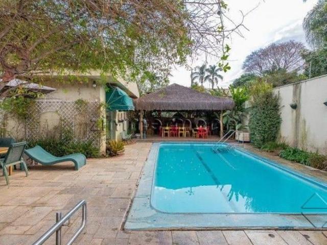 CASA ALTO DE PINHEIROS, 3 DORMITORIOS, 5 VAGAS