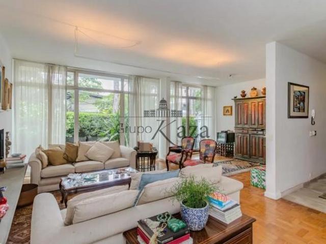 Casa Alto de Pinheiros 4 Dormitórios 351m²
