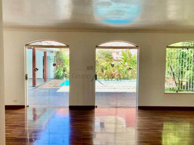 Casa Alto de Pinheiros 4 Dormitórios 412m²