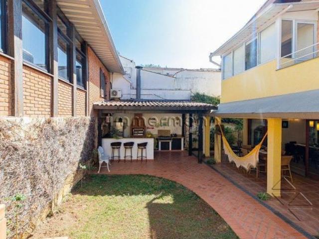 CASA ALTO DE PINHEIROS 4 DORMITÓRIOS 4 VAGAS