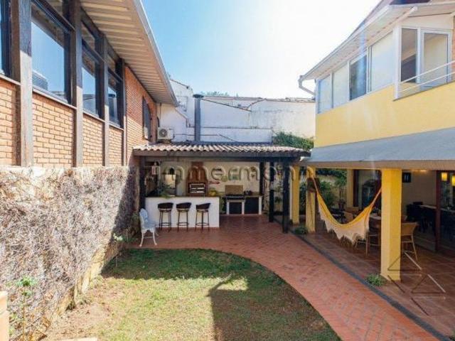 CASA ALTO DE PINHEIROS 4 DORMITÓRIOS 4 VAGAS