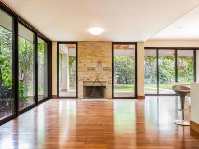 Casa Alto de Pinheiros 4 Dormitórios 543m²