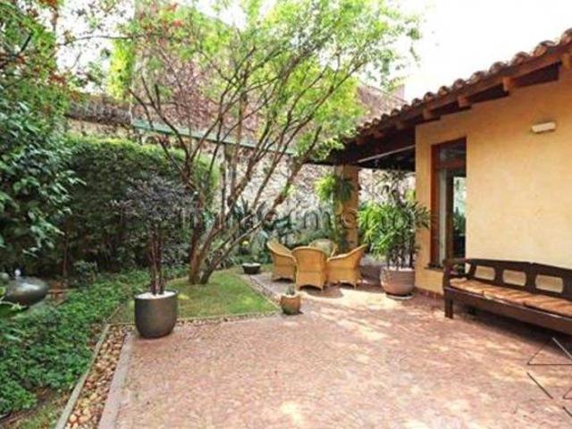 CASA ALTO DE PINHEIROS 4 SUÍTES 6 VAGAS