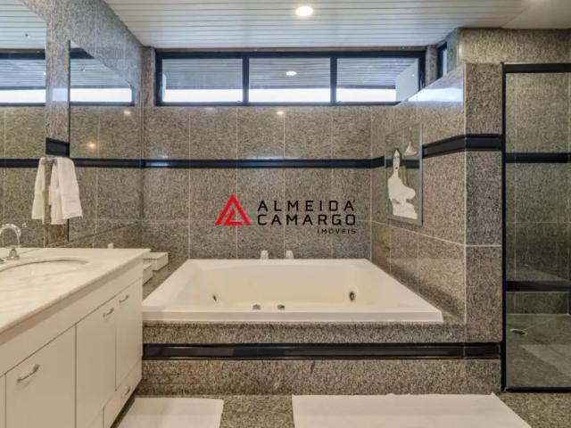 Casa Alto de Pinheiros 5 Dormitórios Piscina Academia 450m²