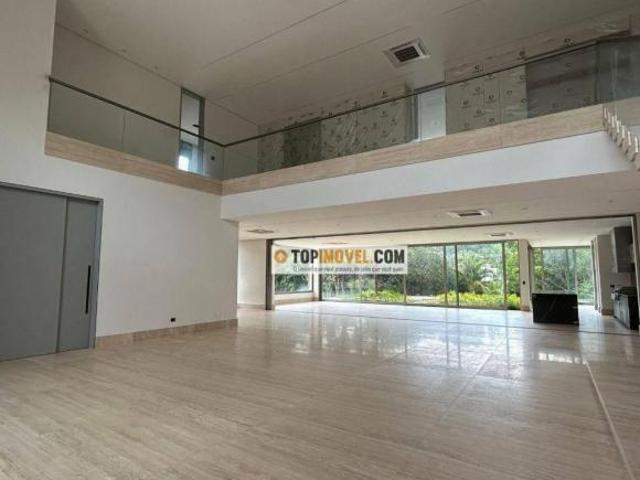 Casa ALTO LUXO Impecável com 5 Suítes à Venda no Condomínio Tamboré 02 Alphaville/SP