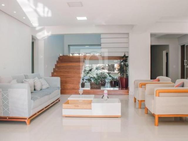 Casa Alto Padrão Mobiliada à venda no Condomínio Saint Charbel Araçoiaba da Serra, SP
