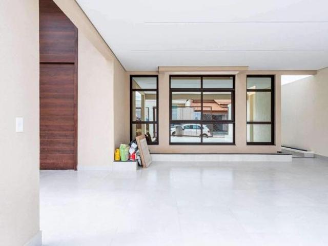 CASA ALTO PADRÃO, MODERNA E BEM LOCALIZADA!