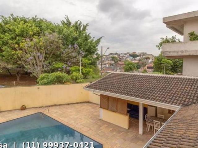 Casa Alto Padrão na Cidade São Francisco | 600m² de área construída | 5 suítes | Piscina |