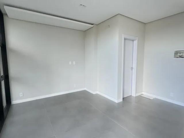 Casa Alto Padrão na Ponta Aguda com 3 Suítes