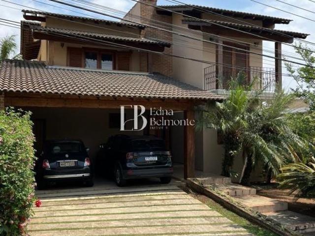 CASA ALTO PADRÃO NA REGIÃO DA MALOTA COM 3 SUÍTES COM SUITE DE SERVIÇO