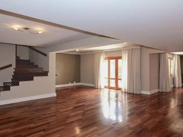 Casa Alto Padrão na Vila Andrade de 3 Quartos com 3 Vagas 200m² à Venda