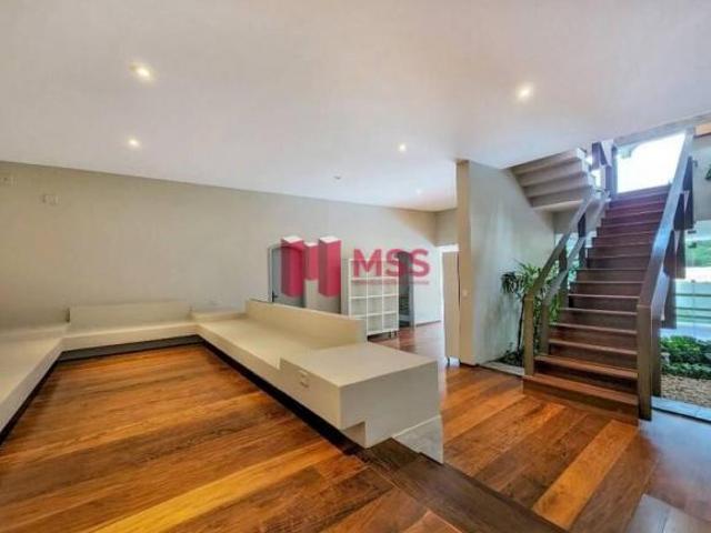 Casa Alto Padrão no Morumbi de 5 Quartos com 8 Vagas 900m² à Venda