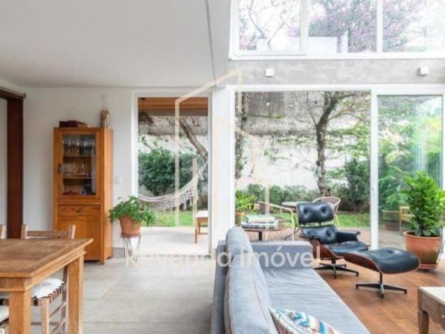 Casa Alto Padrão no Butantã de 4 Quartos com 4 Vagas 490m² à Venda