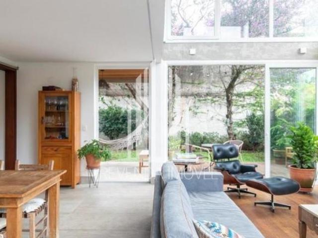 Casa Alto Padrão no Butantã de 4 Quartos com 4 Vagas 490m² à Venda